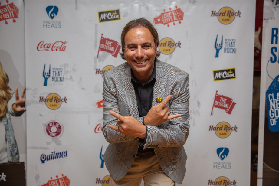 Tom Pérez: “Hard Rock Café es desenfado y buena música” – VIAJEROS A PIE